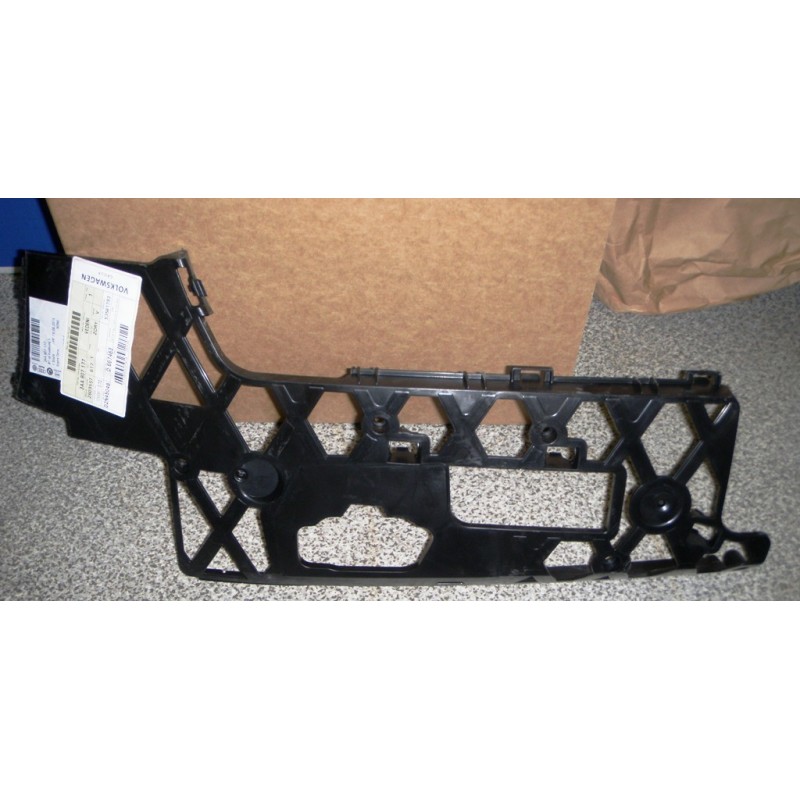 VW Passat 11-13 priekšējā bampera stiprinājums L, 3AA807177